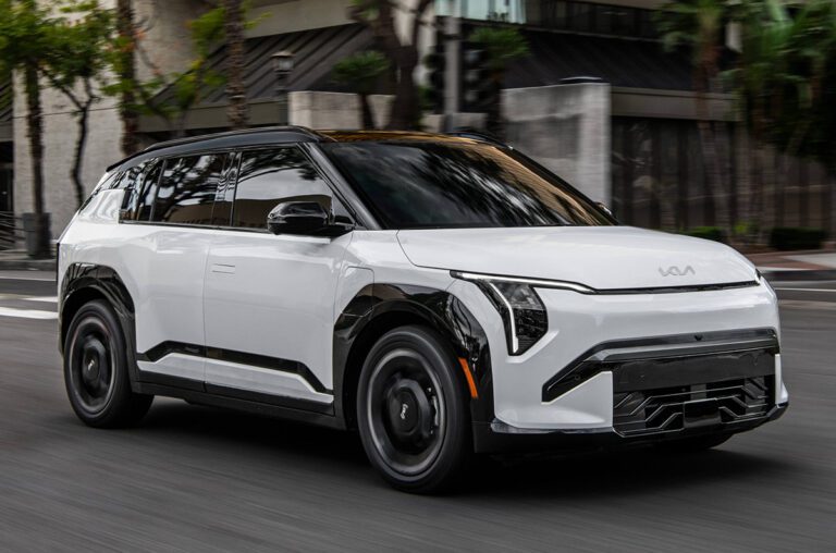 Charged EVs | Two new EVs debut at New York auto show: 2027 Kia EV3 and ...